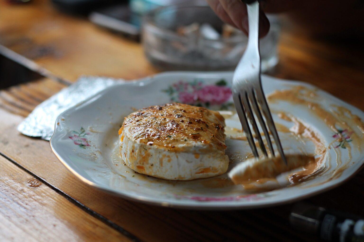Smažený hermelín ve slanině – recept - Human.cz
